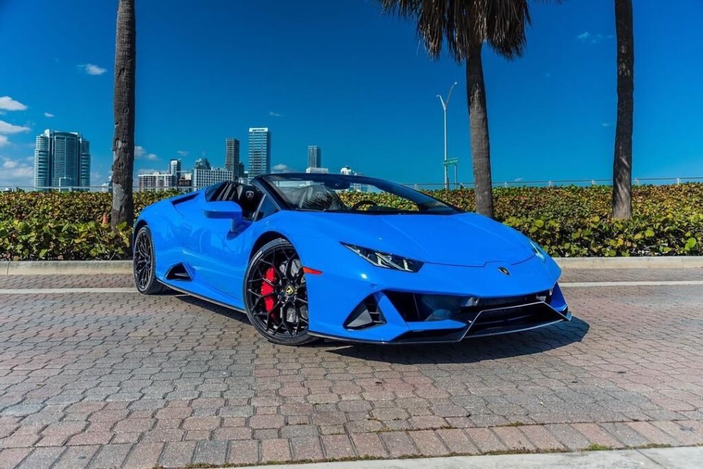 The Huracán EVO is the evolution of the most successful V10-powered ...